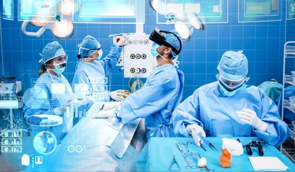 Virtual Reality Medical Lab: 10 Advantages of Using Simulation for ...