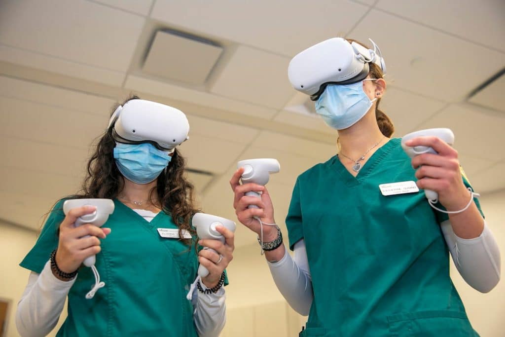 Virtual Reality Medical Lab: 10 Advantages of Using Simulation for Healthcare